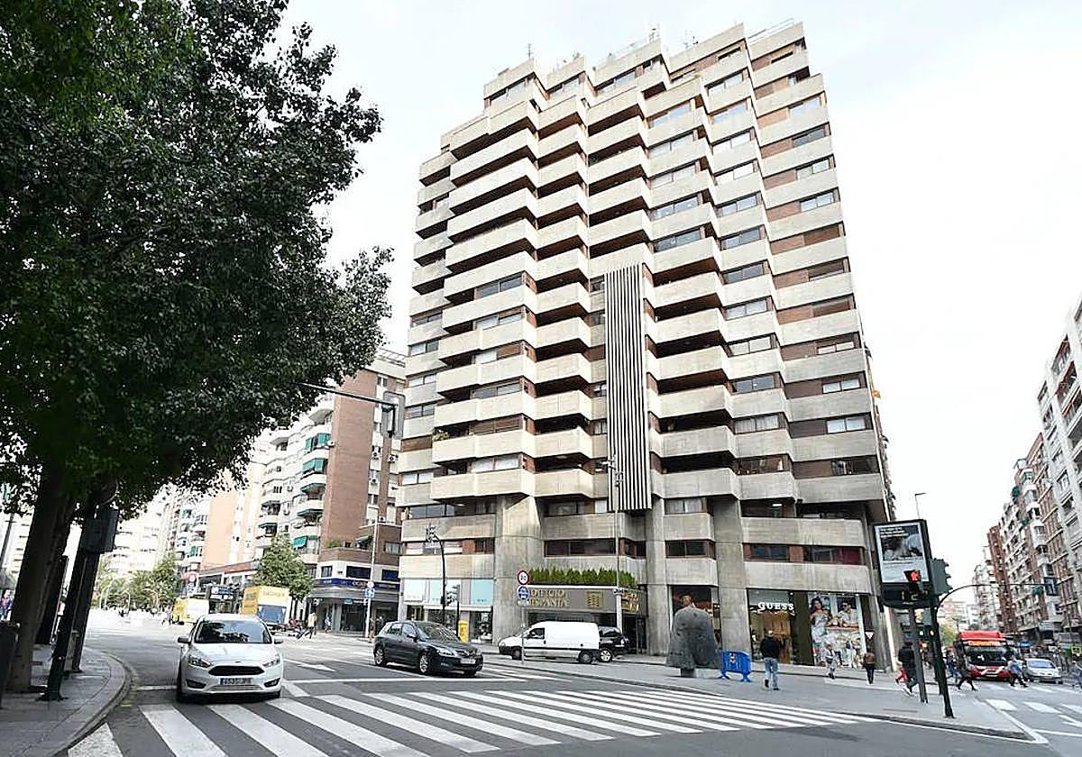 El Ayuntamiento de Murcia instalará una gran lona en el edificio Hispania por los 1.200 años de ...